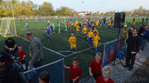 VUK: 170 kisgyerek focizott a Sóstói Stadion edzőpályáján | Videoton FC ...
